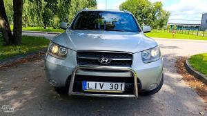 Grey Hyundai Santa Fe 2007 in Taurage, with an engine capacity of 2.20 L and mileage of 355 thousand km for 3600 €, photo 3 on AUTOMOTO.COM.LV