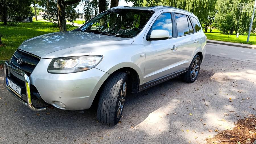 Grey Hyundai Santa Fe 2007 in Taurage, with an engine capacity of 2.20 L and mileage of 355 thousand km for 3600 €, photo 4 on AUTOMOTO.COM.LV