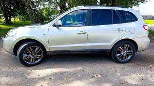 Grey Hyundai Santa Fe 2007 in Taurage, with an engine capacity of 2.20 L and mileage of 355 thousand km for 3600 €, photo 5 on AUTOMOTO.COM.LV