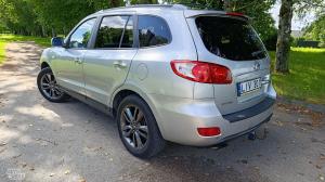 Grey Hyundai Santa Fe 2007 in Taurage, with an engine capacity of 2.20 L and mileage of 355 thousand km for 3600 €, photo 6 on AUTOMOTO.COM.LV