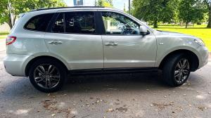 Grey Hyundai Santa Fe 2007 in Taurage, with an engine capacity of 2.20 L and mileage of 355 thousand km for 3600 €, photo 9 on AUTOMOTO.COM.LV