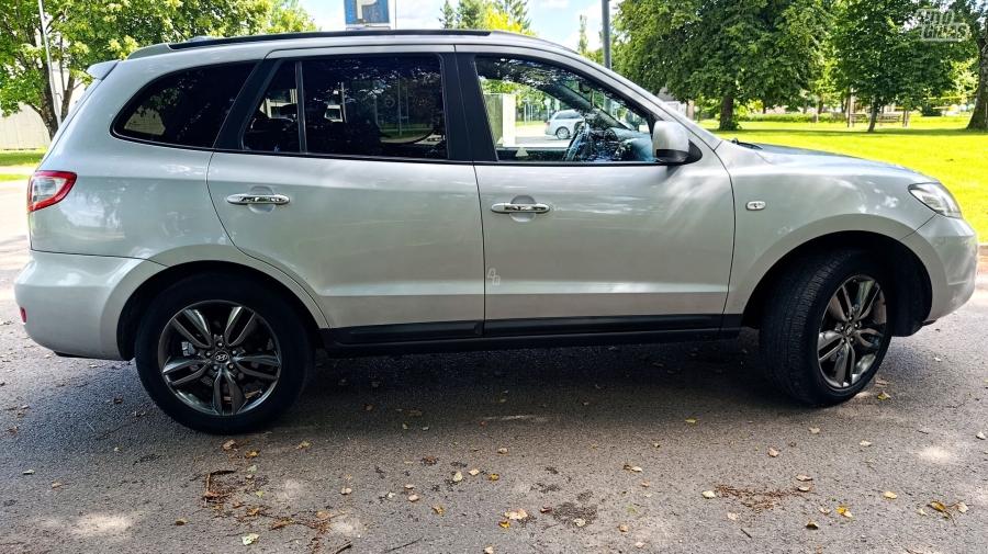 Grey Hyundai Santa Fe 2007 in Taurage, with an engine capacity of 2.20 L and mileage of 355 thousand km for 3600 €, photo 9 on AUTOMOTO.COM.LV