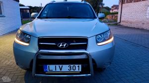 Grey Hyundai Santa Fe 2007 in Taurage, with an engine capacity of 2.20 L and mileage of 355 thousand km for 3600 €, photo 12 on AUTOMOTO.COM.LV