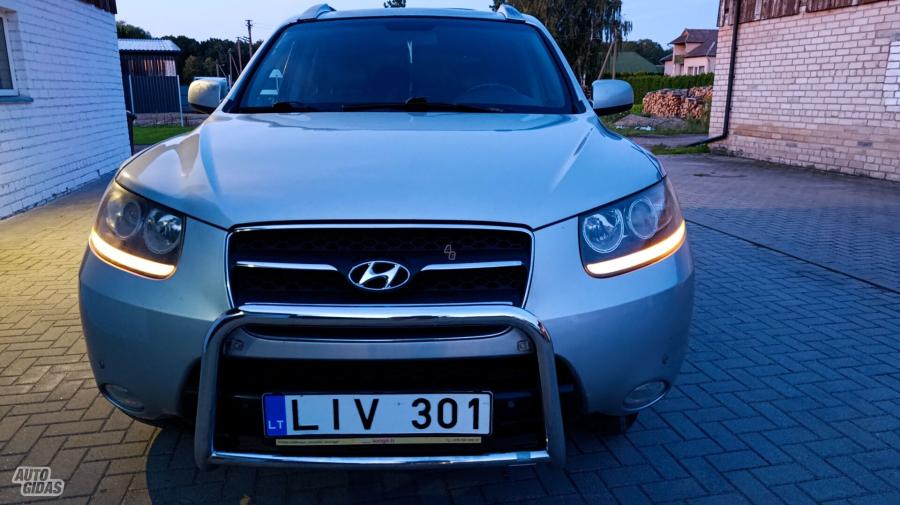 Grey Hyundai Santa Fe 2007 in Taurage, with an engine capacity of 2.20 L and mileage of 355 thousand km for 3600 €, photo 12 on AUTOMOTO.COM.LV