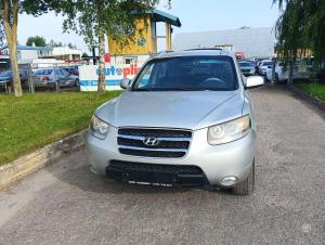 Grey Hyundai Santa Fe 2007 in Marijampole, with an engine capacity of 2.19 L and mileage of 228 thousand km for 2950 €, photo 3 on AUTOMOTO.COM.LV