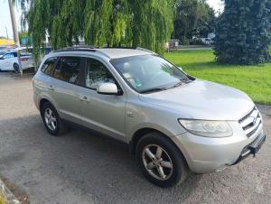 Grey Hyundai Santa Fe 2007 in Marijampole, with an engine capacity of 2.19 L and mileage of 228 thousand km for 2950 €, photo 5 on AUTOMOTO.COM.LV