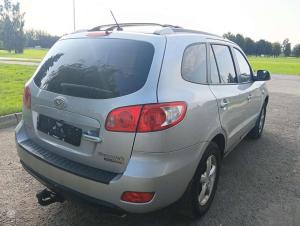 Grey Hyundai Santa Fe 2007 in Marijampole, with an engine capacity of 2.19 L and mileage of 228 thousand km for 2950 €, photo 8 on AUTOMOTO.COM.LV