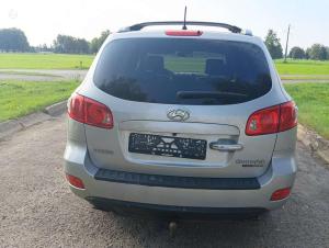 Grey Hyundai Santa Fe 2007 in Marijampole, with an engine capacity of 2.19 L and mileage of 228 thousand km for 2950 €, photo 9 on AUTOMOTO.COM.LV
