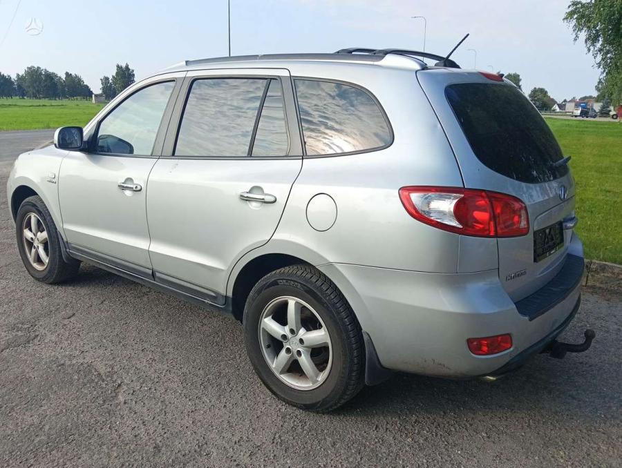 Grey Hyundai Santa Fe 2007 in Marijampole, with an engine capacity of 2.19 L and mileage of 228 thousand km for 2950 €, photo 11 on AUTOMOTO.COM.LV