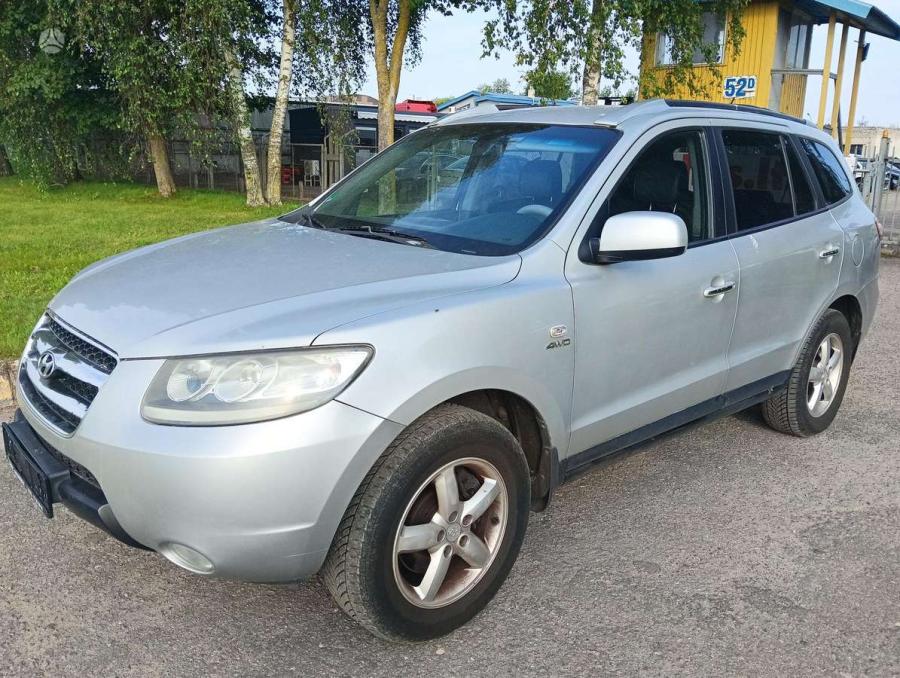 Grey Hyundai Santa Fe 2007 in Marijampole, with an engine capacity of 2.19 L and mileage of 228 thousand km for 2950 €, photo 13 on AUTOMOTO.COM.LV