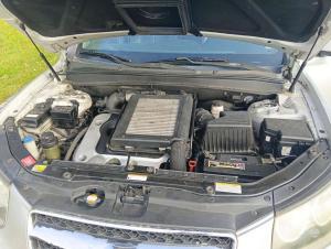 Grey Hyundai Santa Fe 2007 in Marijampole, with an engine capacity of 2.19 L and mileage of 228 thousand km for 2950 €, photo 16 on AUTOMOTO.COM.LV