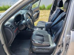 Grey Hyundai Santa Fe 2007 in Riga, with an engine capacity of 2.20 L and mileage of 252 thousand km for 2800 €, photo 3 on AUTOMOTO.COM.LV