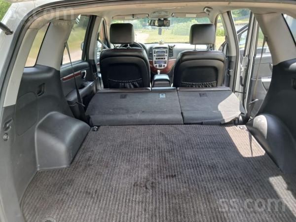Grey Hyundai Santa Fe 2007 in Riga, with an engine capacity of 2.20 L and mileage of 252 thousand km for 2800 €, photo 3 on AUTOMOTO.COM.LV