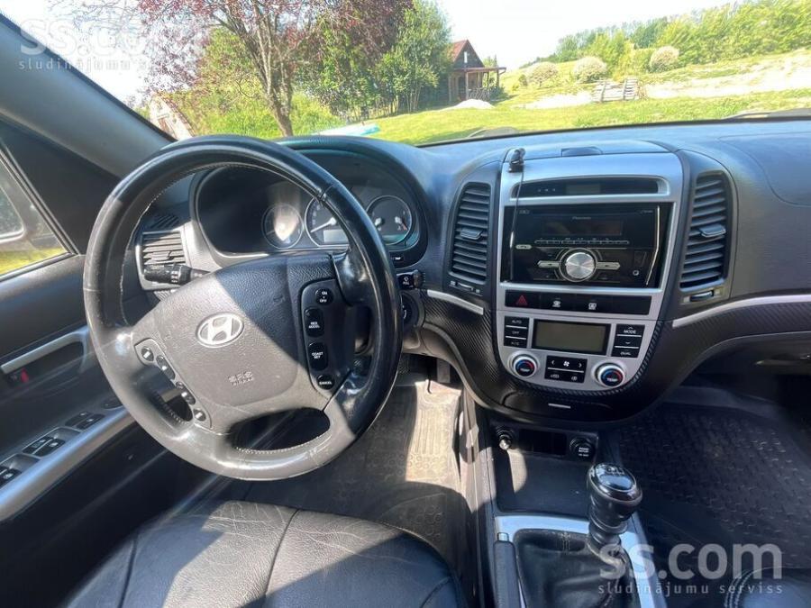 Pelēks Hyundai Santa Fe 2007 Rīga, ar dzinēja tilpumu 2.20 L un nobraukumu 321 tūkst. km par 3100 €, foto 1 vietnē AUTOMOTO.COM.LV