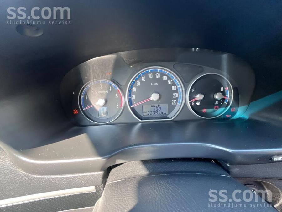 Pelēks Hyundai Santa Fe 2007 Rīga, ar dzinēja tilpumu 2.20 L un nobraukumu 321 tūkst. km par 3100 €, foto 9 vietnē AUTOMOTO.COM.LV
