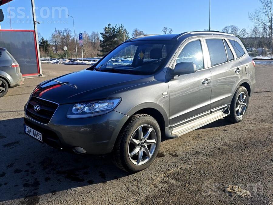 Grey Hyundai Santa Fe 2007 in Daugavpils, with an engine capacity of 2.20 L and mileage of 298 thousand km for 4300 €, photo 3 on AUTOMOTO.COM.LV