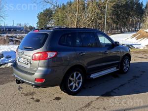 Grey Hyundai Santa Fe 2007 in Daugavpils, with an engine capacity of 2.20 L and mileage of 298 thousand km for 4300 €, photo 4 on AUTOMOTO.COM.LV
