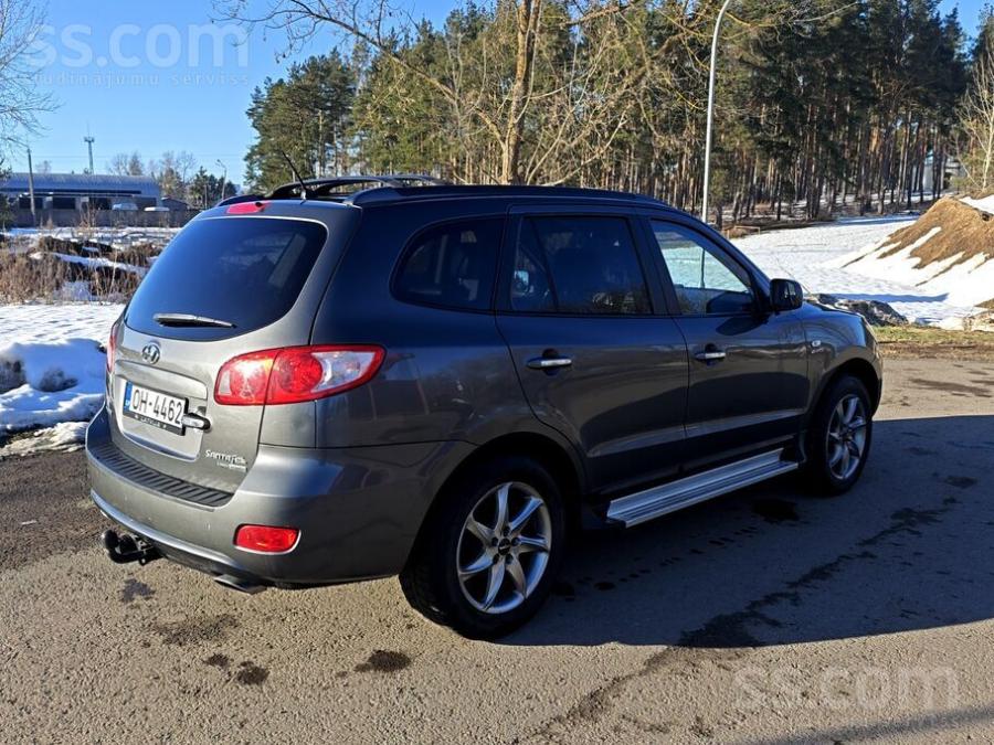 Grey Hyundai Santa Fe 2007 in Daugavpils, with an engine capacity of 2.20 L and mileage of 298 thousand km for 4300 €, photo 4 on AUTOMOTO.COM.LV