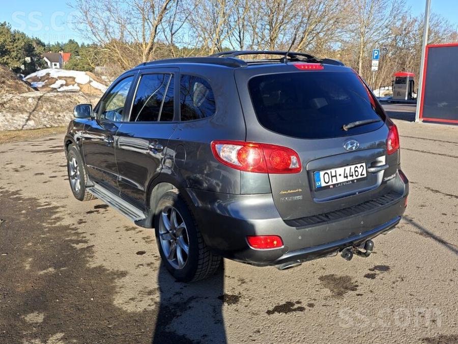 Grey Hyundai Santa Fe 2007 in Daugavpils, with an engine capacity of 2.20 L and mileage of 298 thousand km for 4300 €, photo 5 on AUTOMOTO.COM.LV