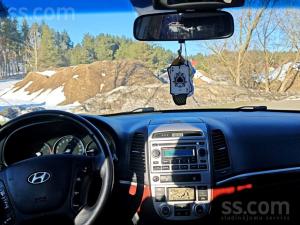 Grey Hyundai Santa Fe 2007 in Daugavpils, with an engine capacity of 2.20 L and mileage of 298 thousand km for 4300 €, photo 7 on AUTOMOTO.COM.LV