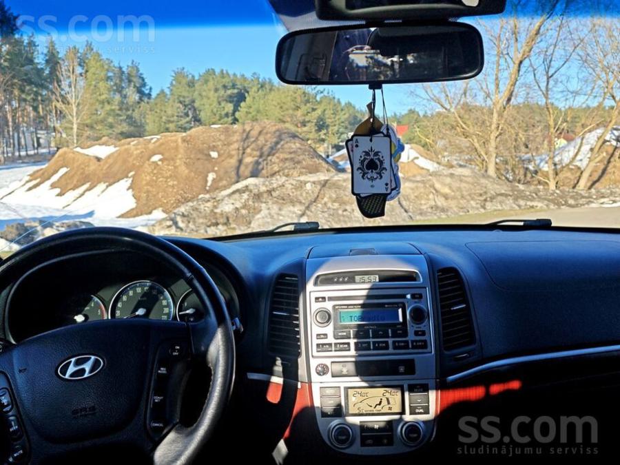 Grey Hyundai Santa Fe 2007 in Daugavpils, with an engine capacity of 2.20 L and mileage of 298 thousand km for 4300 €, photo 7 on AUTOMOTO.COM.LV