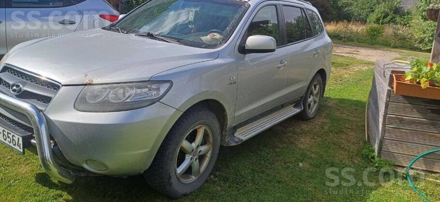 Grey Hyundai Santa Fe 2007 in Jekabpils, with an engine capacity of 2.20 L and mileage of 352 thousand km for 2000 €, photo 1 on AUTOMOTO.COM.LV