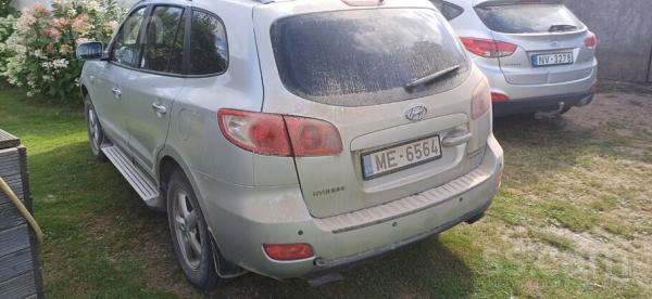 Grey Hyundai Santa Fe 2007 in Jekabpils, with an engine capacity of 2.20 L and mileage of 352 thousand km for 2000 €, photo 4 on AUTOMOTO.COM.LV