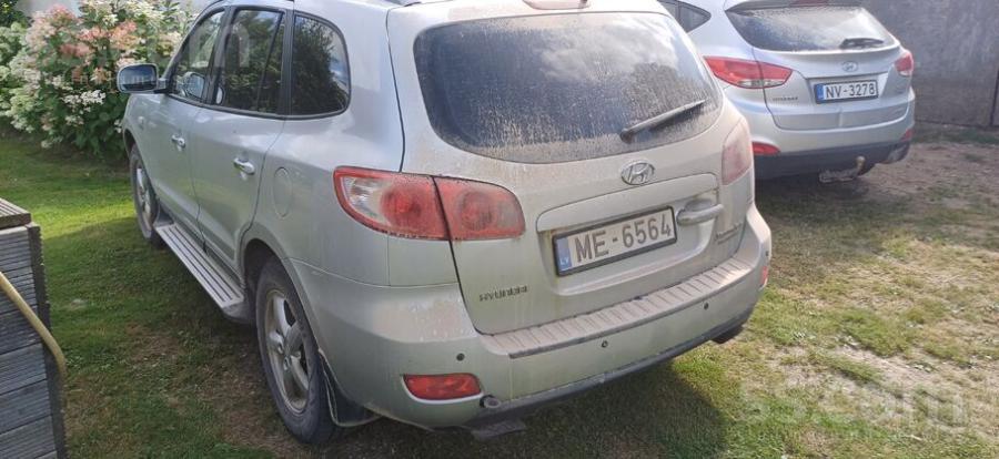 Grey Hyundai Santa Fe 2007 in Jekabpils, with an engine capacity of 2.20 L and mileage of 352 thousand km for 2000 €, photo 4 on AUTOMOTO.COM.LV