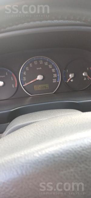 Grey Hyundai Santa Fe 2007 in Jekabpils, with an engine capacity of 2.20 L and mileage of 352 thousand km for 2000 €, photo 6 on AUTOMOTO.COM.LV