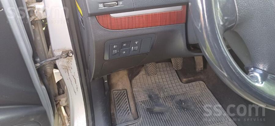 Grey Hyundai Santa Fe 2007 in Jekabpils, with an engine capacity of 2.20 L and mileage of 352 thousand km for 2000 €, photo 7 on AUTOMOTO.COM.LV