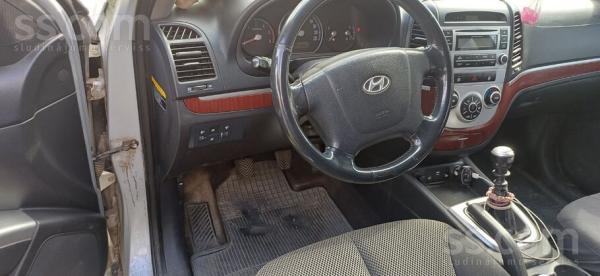 Grey Hyundai Santa Fe 2007 in Jekabpils, with an engine capacity of 2.20 L and mileage of 352 thousand km for 2000 €, photo 8 on AUTOMOTO.COM.LV