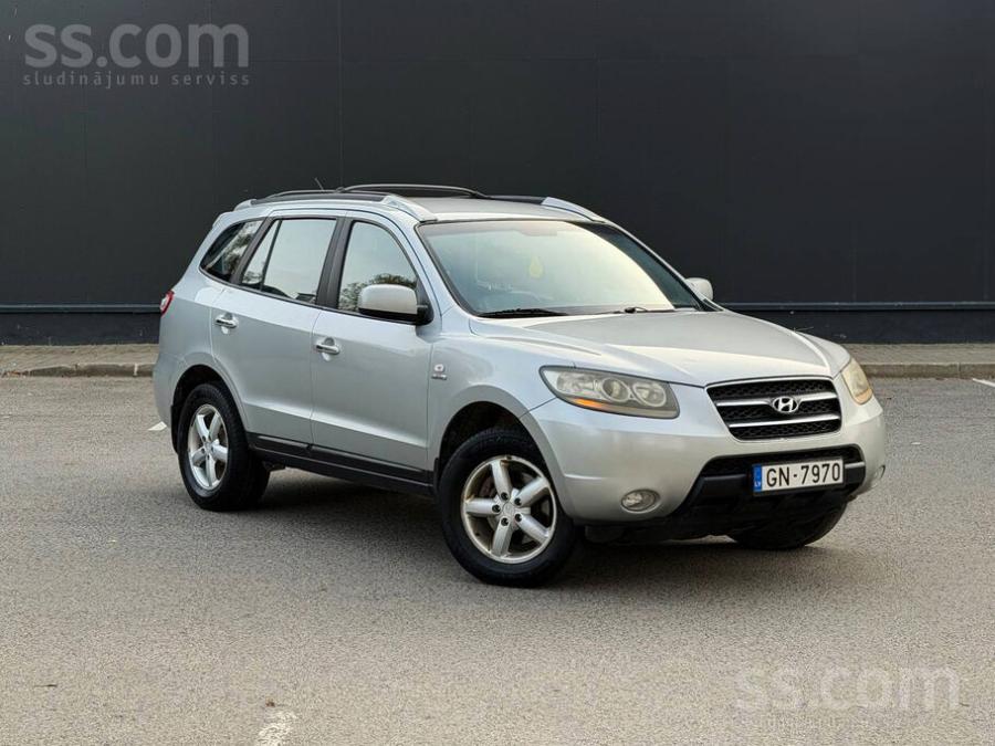 Grey Hyundai Santa Fe 2007 in Riga, with an engine capacity of 2.20 L and mileage of 298 thousand km for 3100 €, photo 1 on AUTOMOTO.COM.LV