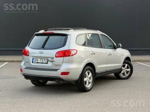 Grey Hyundai Santa Fe 2007 in Riga, with an engine capacity of 2.20 L and mileage of 298 thousand km for 3100 €, photo 5 on AUTOMOTO.COM.LV
