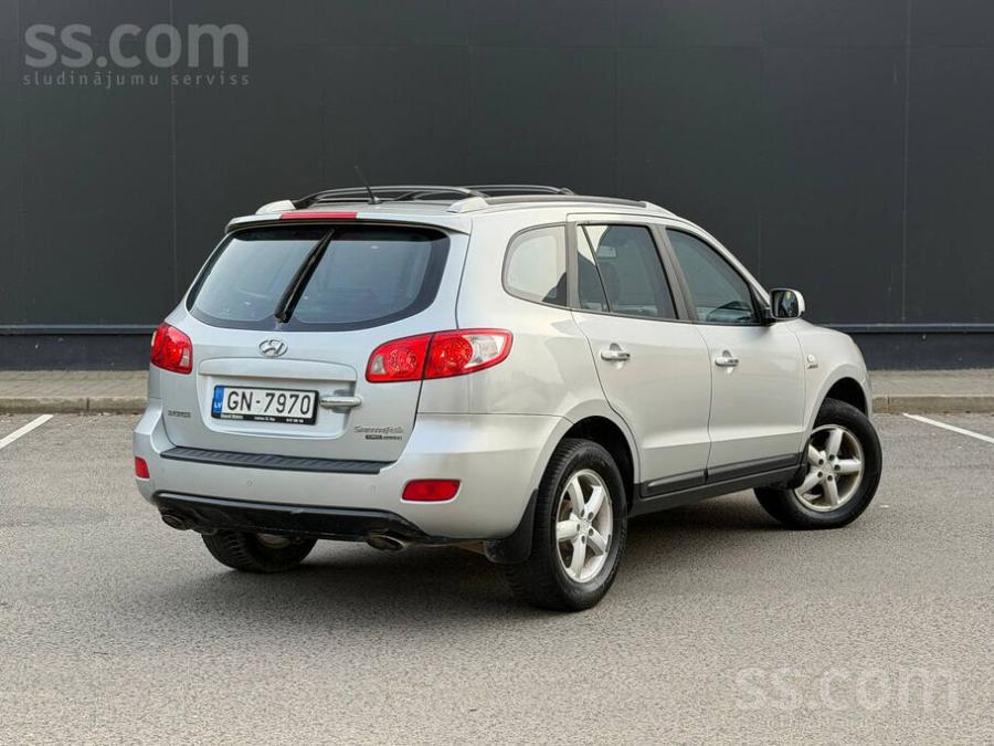 Grey Hyundai Santa Fe 2007 in Riga, with an engine capacity of 2.20 L and mileage of 298 thousand km for 3100 €, photo 5 on AUTOMOTO.COM.LV