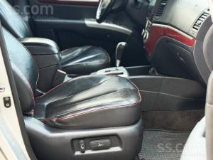 Grey Hyundai Santa Fe 2007 in Riga, with an engine capacity of 2.20 L and mileage of 298 thousand km for 3100 €, photo 7 on AUTOMOTO.COM.LV
