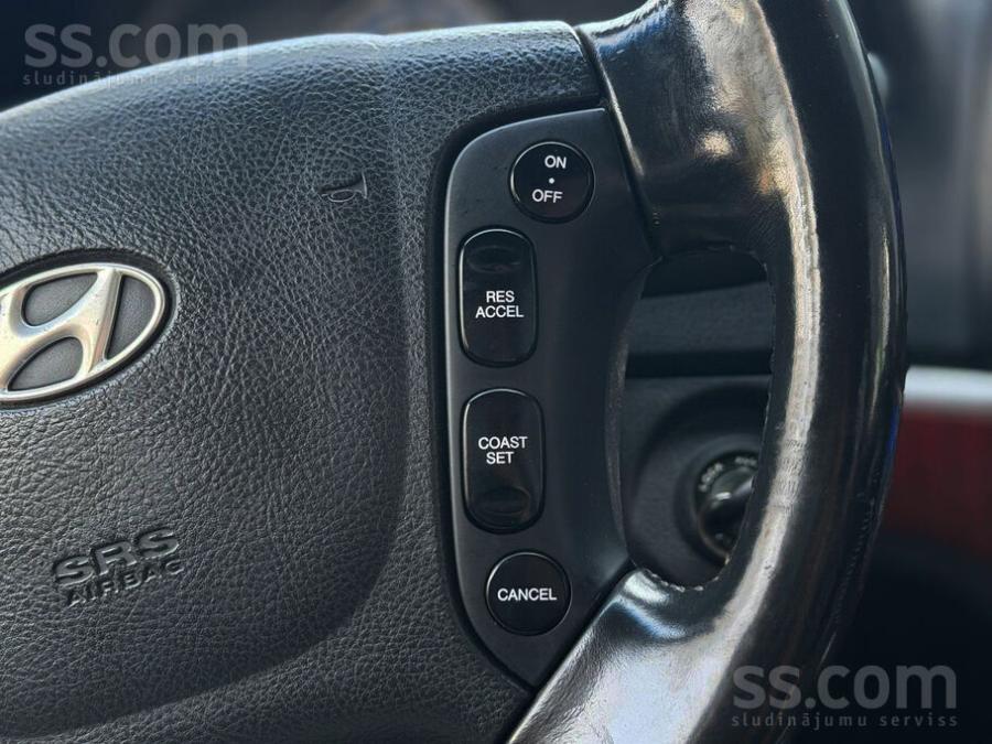 Grey Hyundai Santa Fe 2007 in Riga, with an engine capacity of 2.20 L and mileage of 298 thousand km for 3100 €, photo 9 on AUTOMOTO.COM.LV