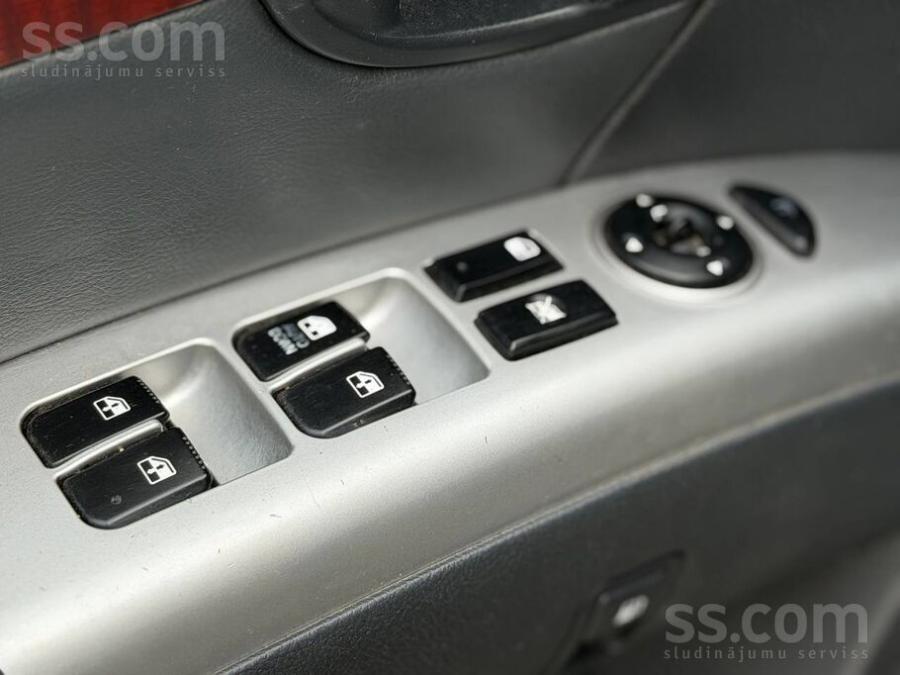Grey Hyundai Santa Fe 2007 in Riga, with an engine capacity of 2.20 L and mileage of 298 thousand km for 3100 €, photo 12 on AUTOMOTO.COM.LV