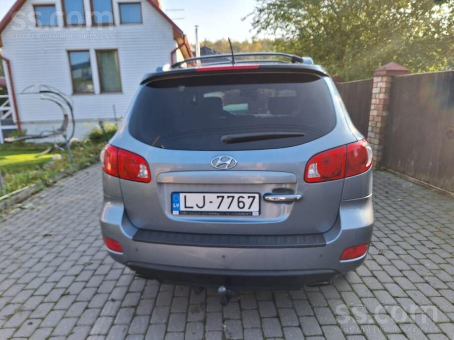 Pelēks Hyundai Santa Fe 2007 Rīga, ar dzinēja tilpumu 2.20 L un nobraukumu 198 tūkst. km par 3400 €, foto 6 vietnē AUTOMOTO.COM.LV