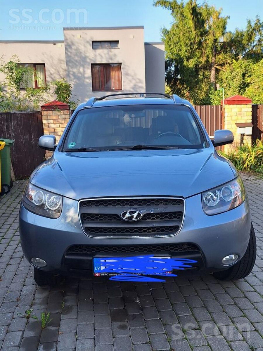 Grey Hyundai Santa Fe 2007 in Riga, with an engine capacity of 2.20 L and mileage of 198 thousand km for 3400 €, photo 5 on AUTOMOTO.COM.LV