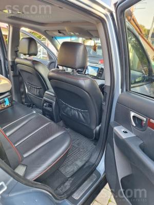 Grey Hyundai Santa Fe 2007 in Riga, with an engine capacity of 2.20 L and mileage of 198 thousand km for 3400 €, photo 6 on AUTOMOTO.COM.LV