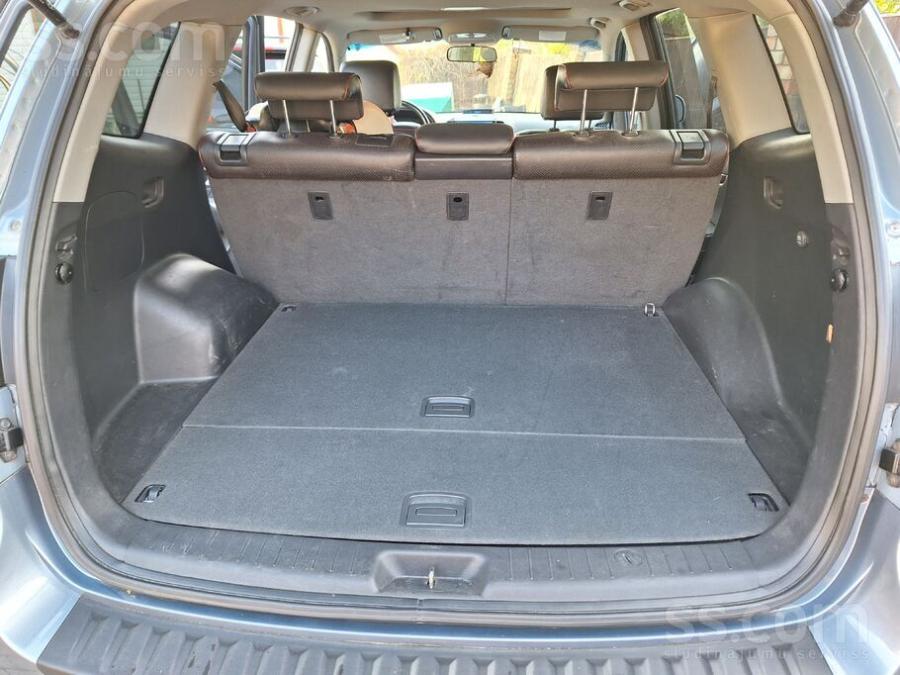 Grey Hyundai Santa Fe 2007 in Riga, with an engine capacity of 2.20 L and mileage of 198 thousand km for 3400 €, photo 7 on AUTOMOTO.COM.LV