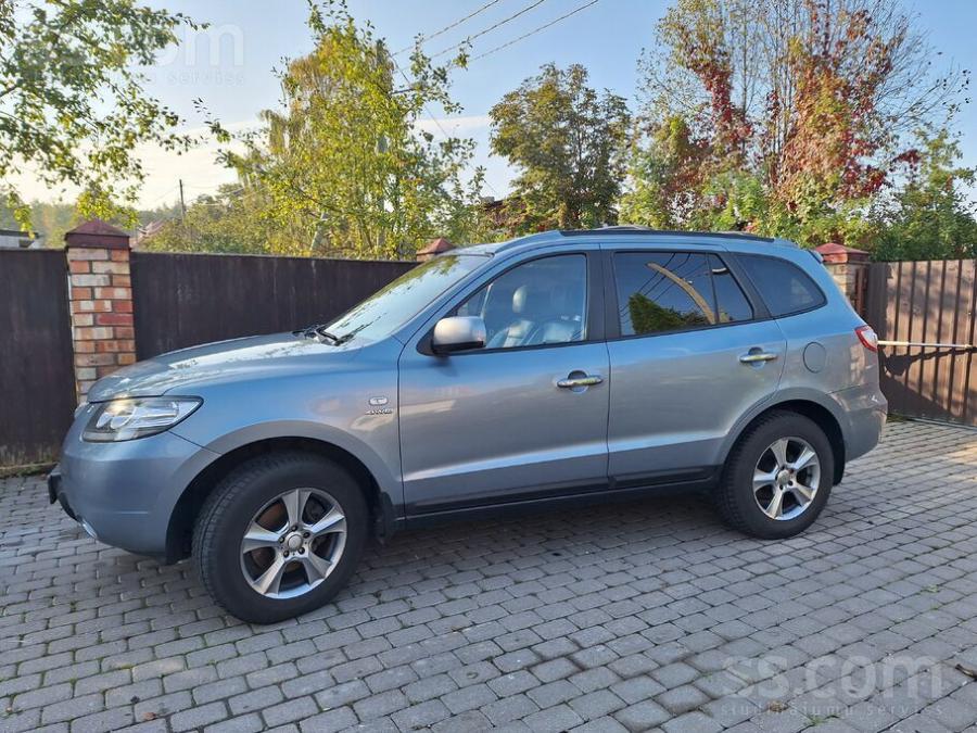 Grey Hyundai Santa Fe 2007 in Riga, with an engine capacity of 2.20 L and mileage of 198 thousand km for 3400 €, photo 10 on AUTOMOTO.COM.LV