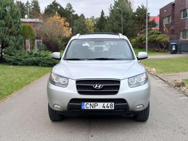Grey Hyundai Santa Fe 2007 in Vilnius, with an engine capacity of 2.19 L and mileage of 315 thousand km for 3300 €, photo 3 on AUTOMOTO.COM.LV
