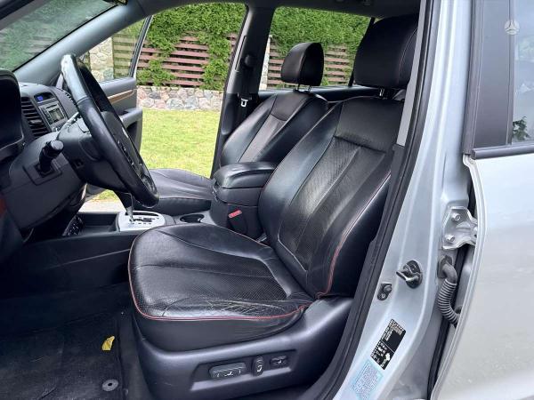 Grey Hyundai Santa Fe 2007 in Vilnius, with an engine capacity of 2.19 L and mileage of 315 thousand km for 3300 €, photo 9 on AUTOMOTO.COM.LV