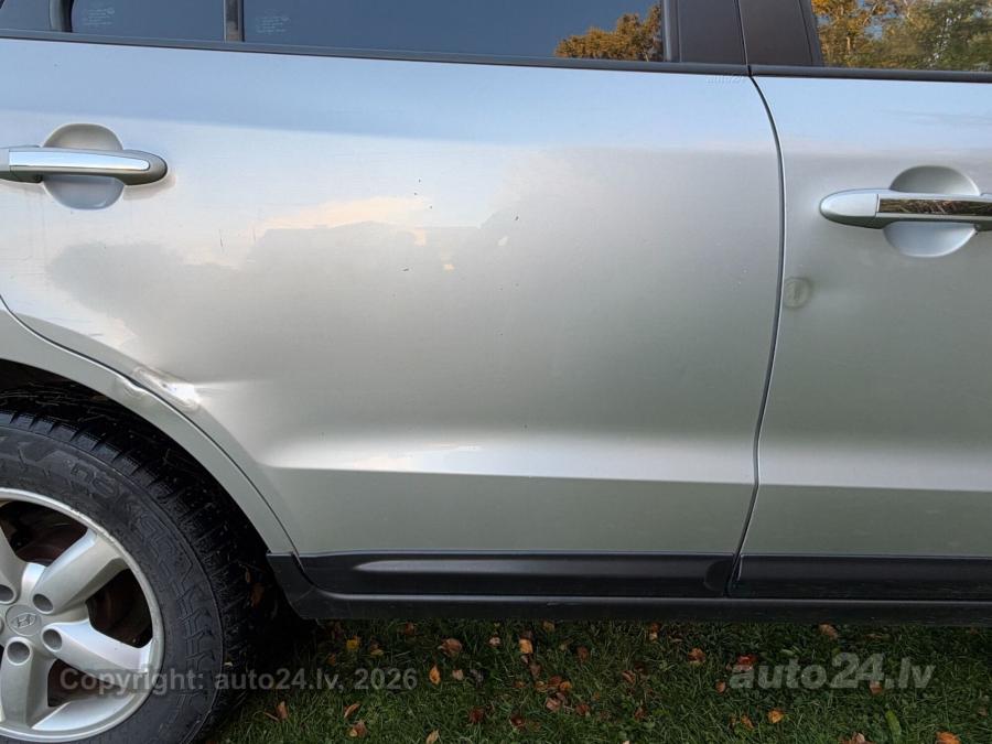 Grey Hyundai Santa Fe 2007 in Tallinn, with an engine capacity of 2.70 L and mileage of 178 thousand km for 3999 €, photo 9 on AUTOMOTO.COM.LV