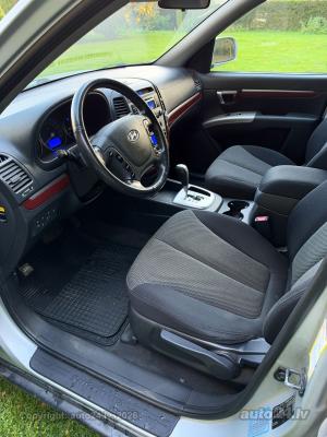 Grey Hyundai Santa Fe 2007 in Tallinn, with an engine capacity of 2.70 L and mileage of 178 thousand km for 3999 €, photo 13 on AUTOMOTO.COM.LV