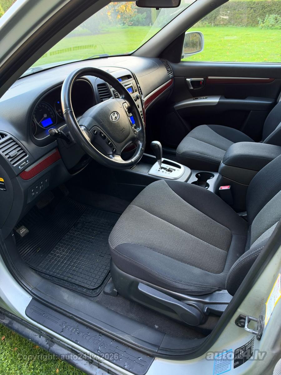 Grey Hyundai Santa Fe 2007 in Tallinn, with an engine capacity of 2.70 L and mileage of 178 thousand km for 3999 €, photo 13 on AUTOMOTO.COM.LV