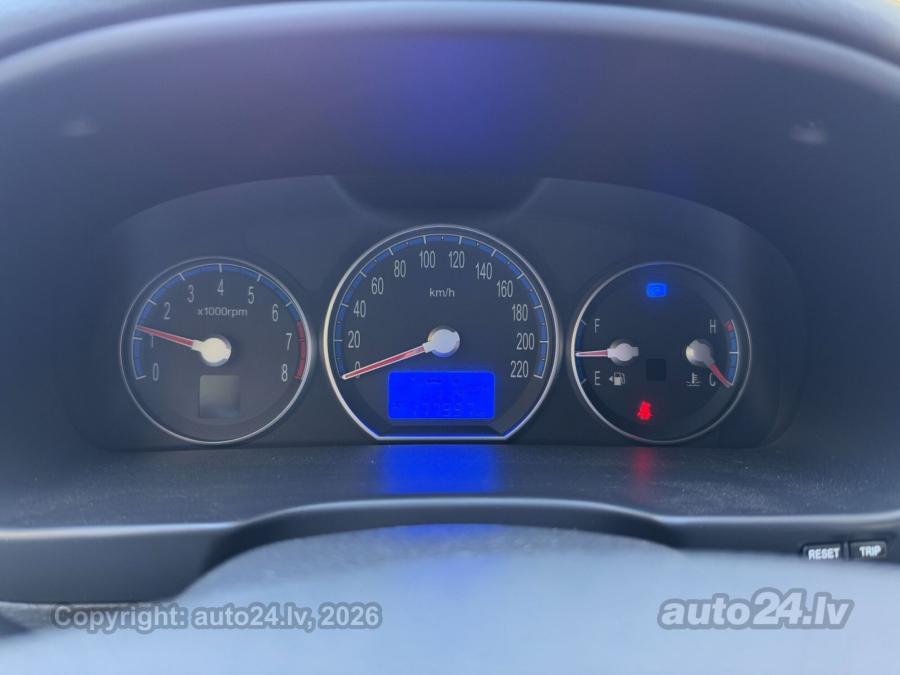 Grey Hyundai Santa Fe 2007 in Tallinn, with an engine capacity of 2.70 L and mileage of 178 thousand km for 3999 €, photo 15 on AUTOMOTO.COM.LV