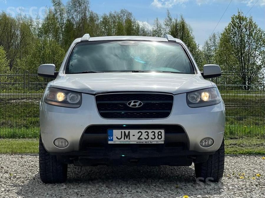 Grey Hyundai Santa Fe 2008 in Jelgava, with an engine capacity of 2.20 L and mileage of 0 thousand km for 5800 €, photo 1 on AUTOMOTO.COM.LV