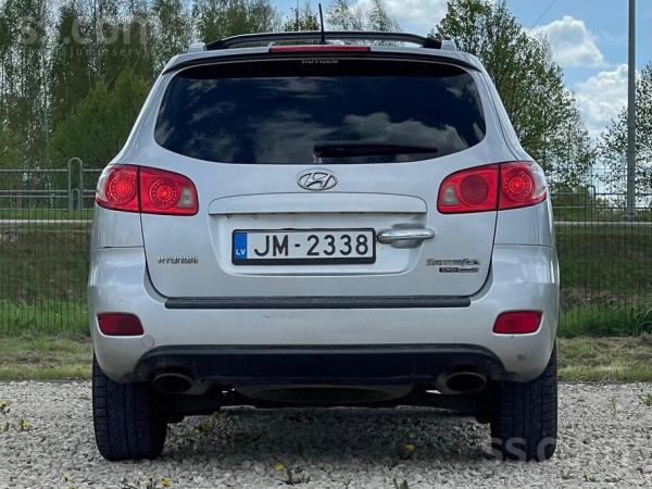 Grey Hyundai Santa Fe 2008 in Jelgava, with an engine capacity of 2.20 L and mileage of 0 thousand km for 2990 €, photo 4 on AUTOMOTO.COM.LV